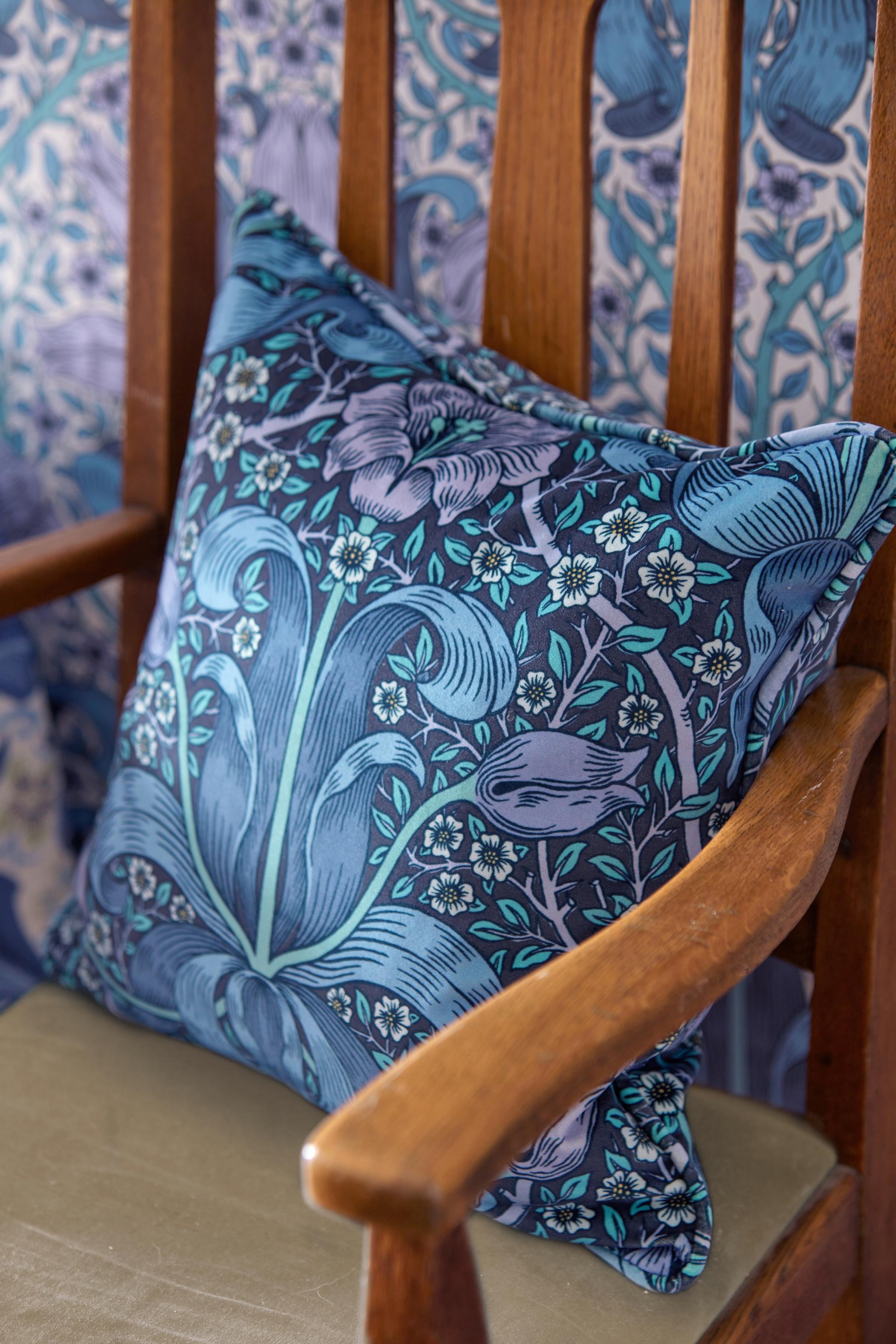 Morris & Co Spring Thicket Midnight/Lilac Fabric – DecoratorsBest